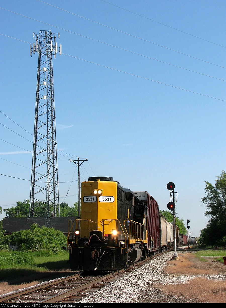 GDLK 501 rolls south over the CN diam`nds
